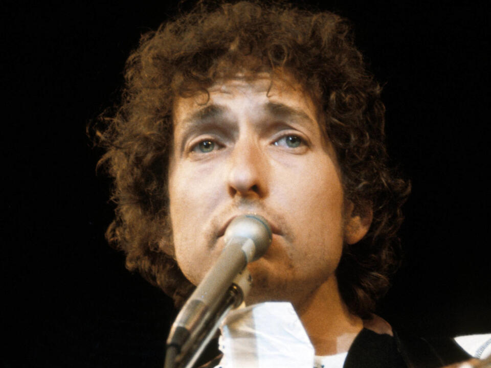 The Story and Meaning Behind “Sara,” Bob Dylan’s Colossal Ode to His ...