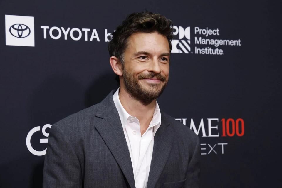 When did Jonathan Bailey come out? Details explored as he makes history ...