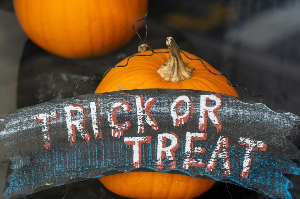 How Poor People Started the Trick-or-Treating Tradition for Halloween ...