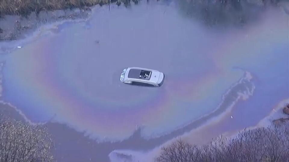 I-95 on ramp shut down as emergency crews remove vehicle from water ...