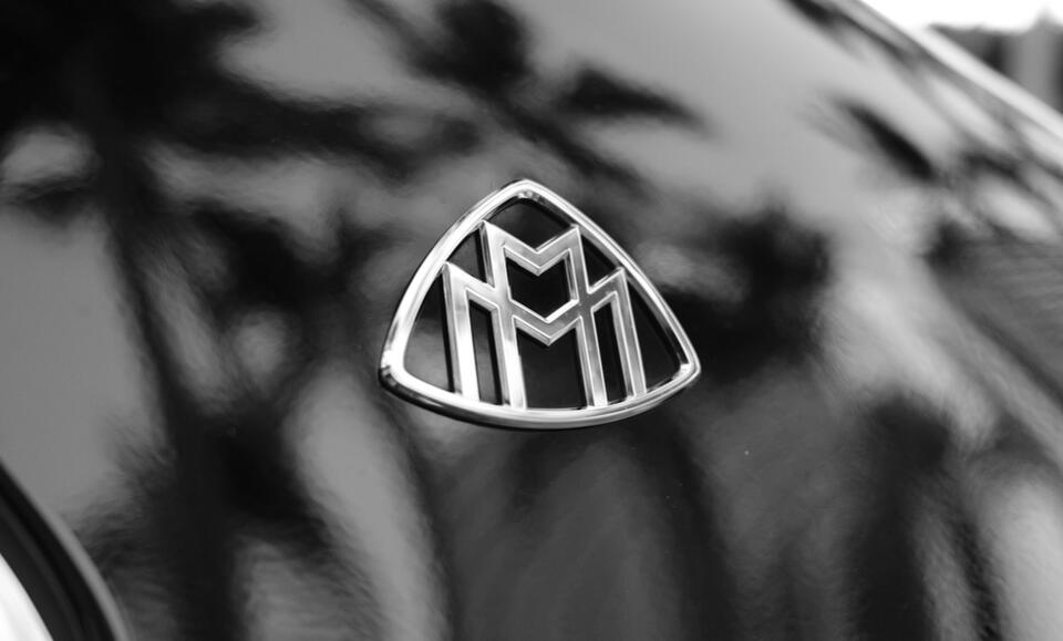 New Mercedes-Benz V12 Patents Hint at Hidden Performance Tech - NewsBreak