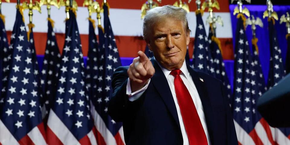 President Donald Trump's New Winter Look Is Sparking Online Buzz – And ...