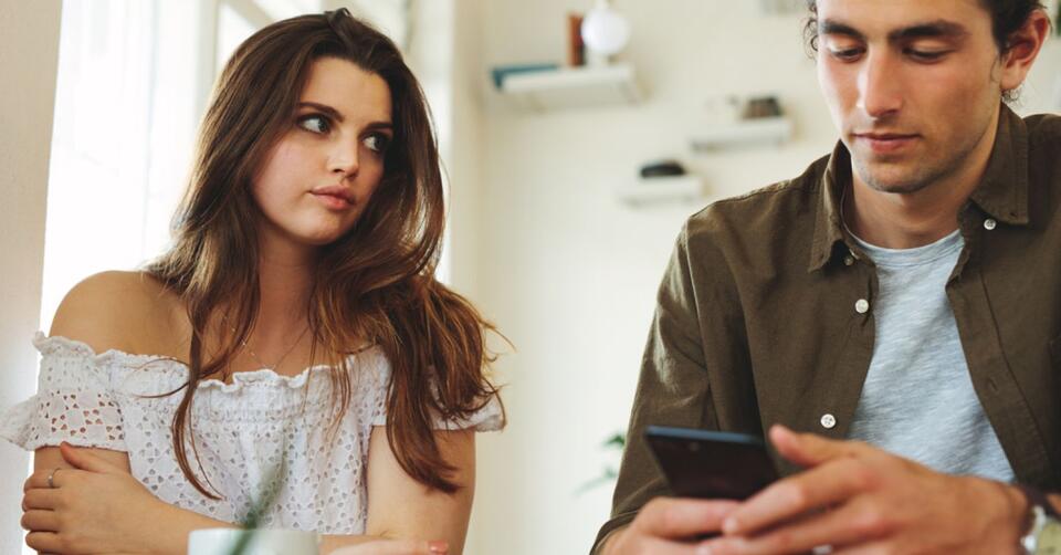 7 Signs That Someone's Not Over Their Ex - NewsBreak