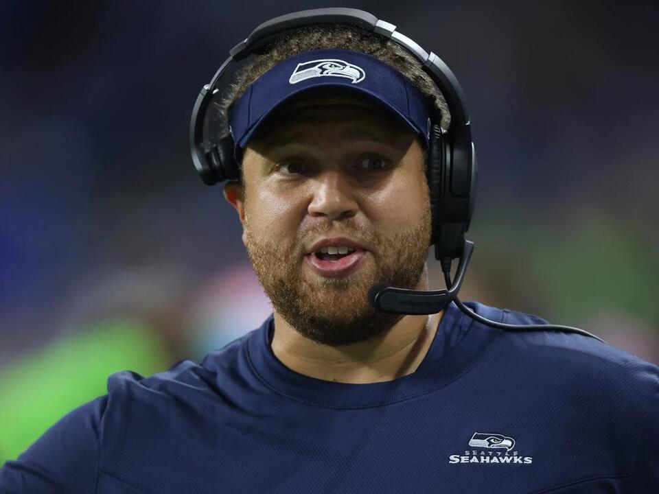 Bengals interview former Seahawks OL coach Andy Dickerson for OC opening