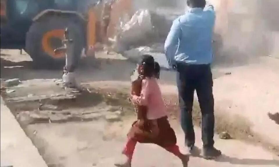 ‘Disturbed by visuals’: SC cites viral video of girl with books outside ...
