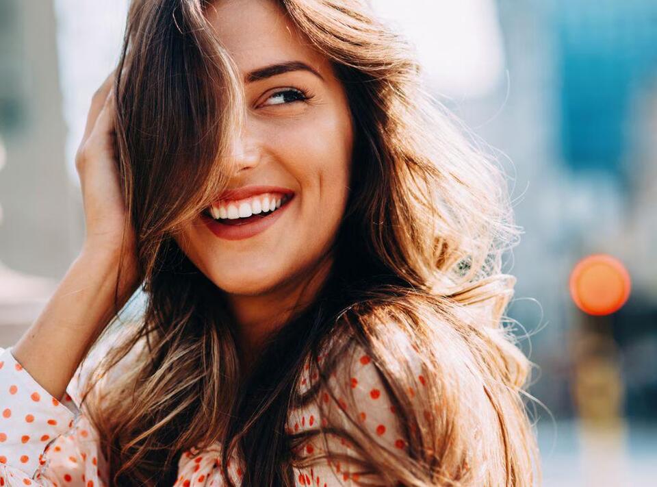 Bad Hair Habits To Kick in 2026 According to Pro Stylists - NewsBreak