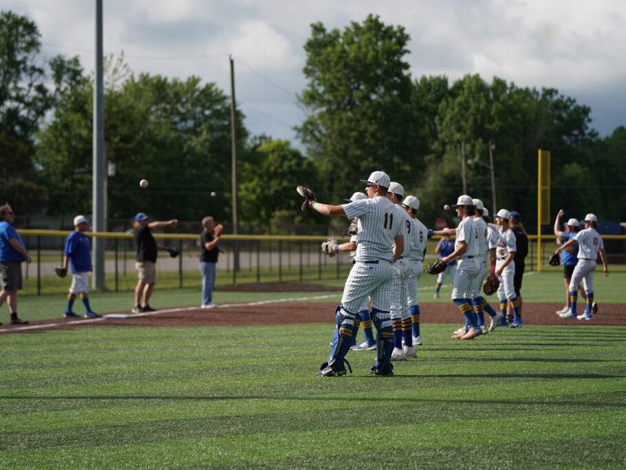 Seitzinger throws no-hitter in Senior Night win over Eastern