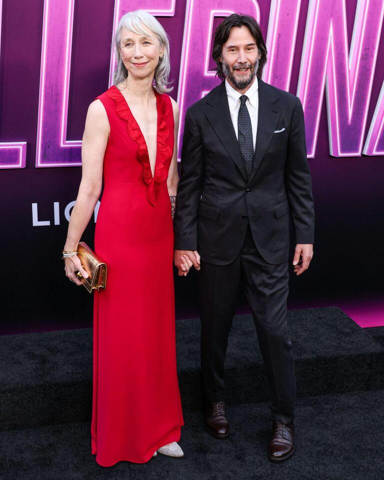 Keanu Reeves and Alexandra Grant Have a Rare PDA-Filled Date Night at ...