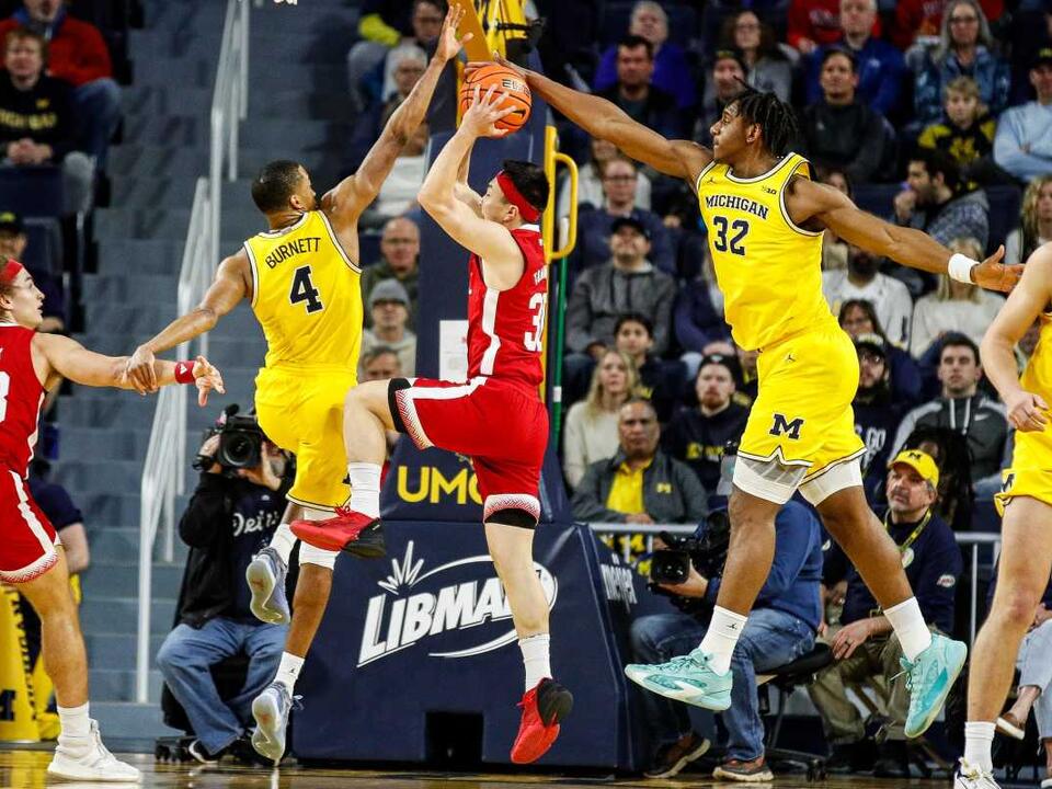 College Basketball Fan Favorite Signs NBA Deal