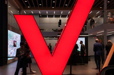 Verizon's 'unusual' quarter warning rattles US telecom shares - NewsBreak