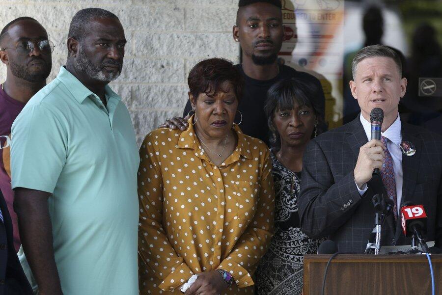 Groups want federal probe into police shooting that killed Jayland ...