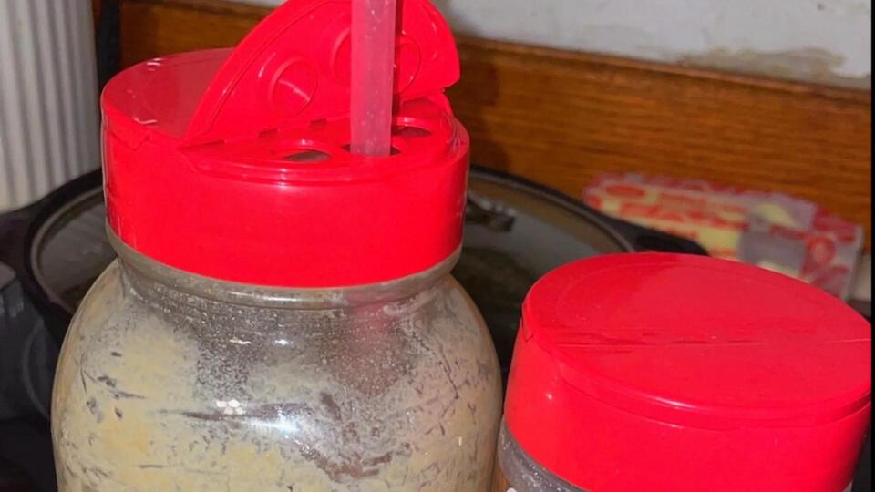 Mom shares brilliant hack using old Parmesan cheese shaker lids ...
