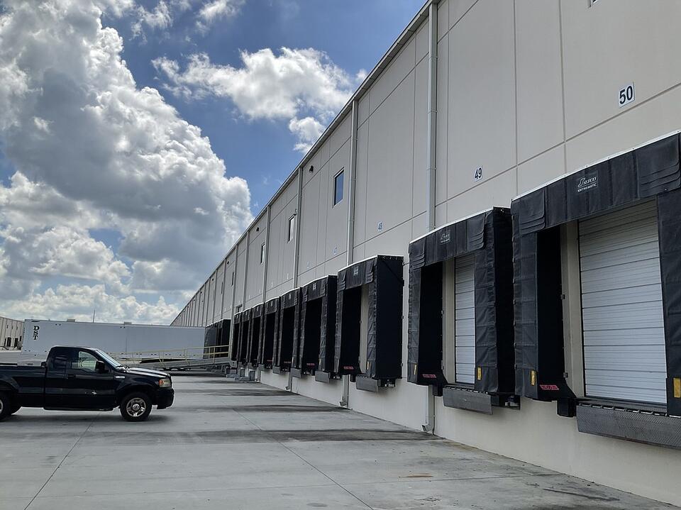 Moving company to take over Williams Sonoma facility, plans 75 jobs ...