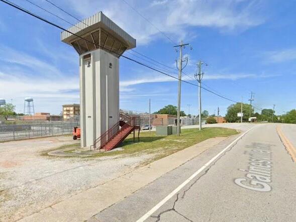 Murray County Inmate Accuses Lee Arrendale Prison Guard of Brutal ...