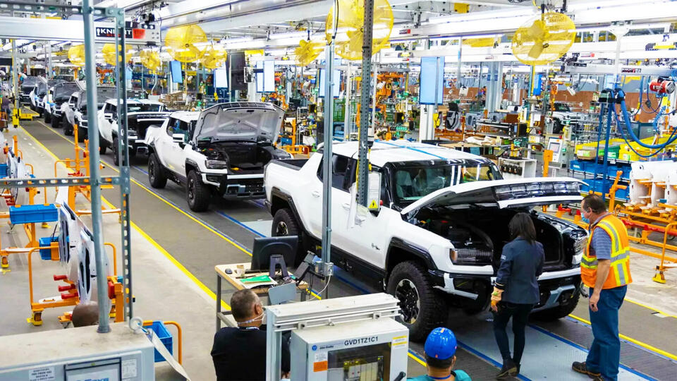 GM Added 50 Robots To A Plant Where It Just Laid Off Over 1,000 Workers ...