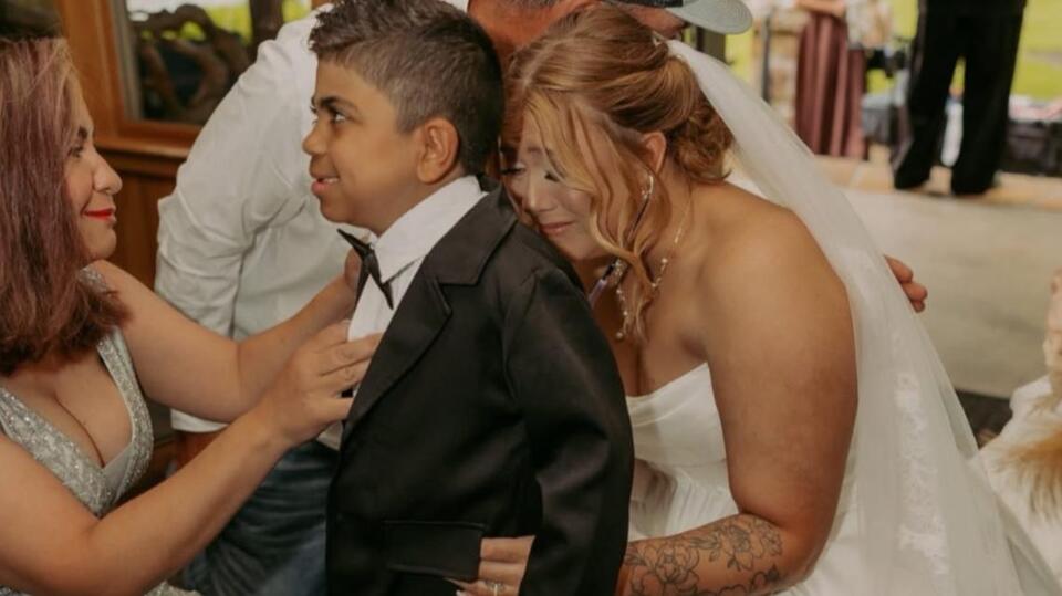 Georgia bride walks down aisle with boy who received her son's donated ...