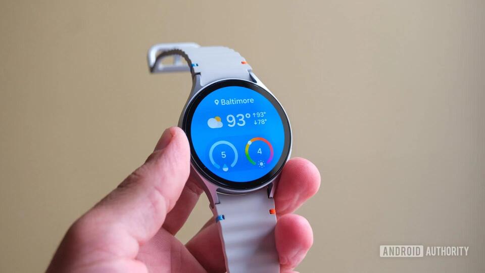 One UI 8 Watch is exploring half-size tiles, and here's what they look ...