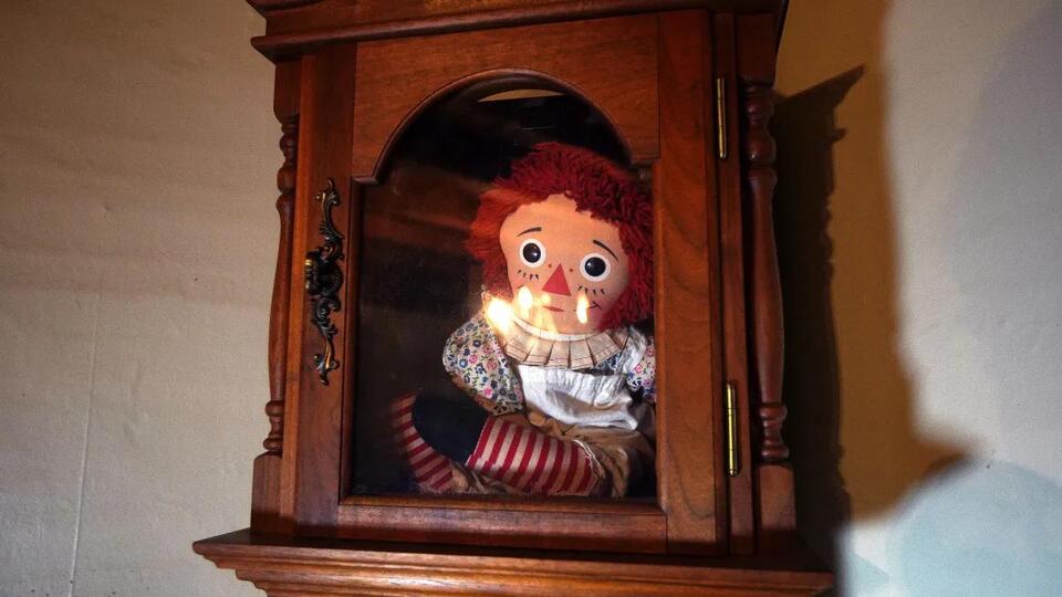 What is the Annabelle doll and why are people so convinced it's haunted ...