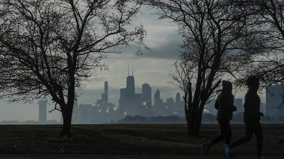 Second man arrested for punching passersby in Chicago - NewsBreak