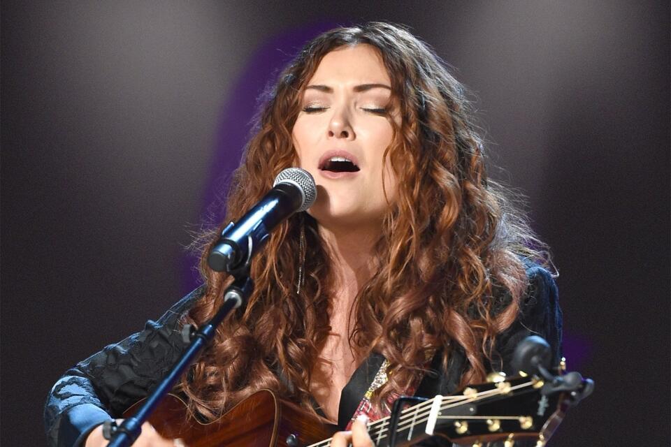 Kylie Morgan Breaks Down Singing Emotional Divorce Ballad in First Live ...