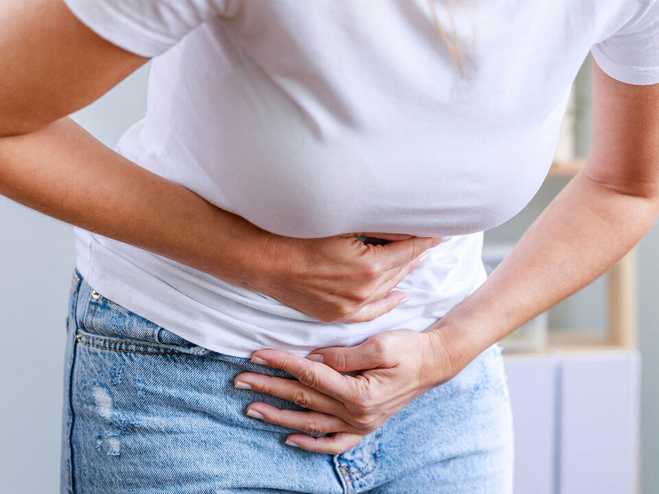 Over 40 With Bloating Problems? Experts Share 2 Simple Habits That Can ...