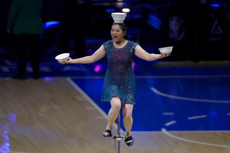 Red Panda returns from injury with epic NBA halftime show performance ...