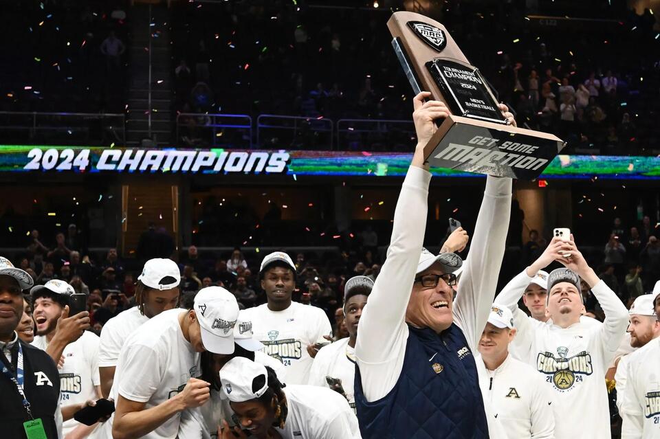 Akron men's basketball head coach John Groce talks Zips' MAC Tournament ...