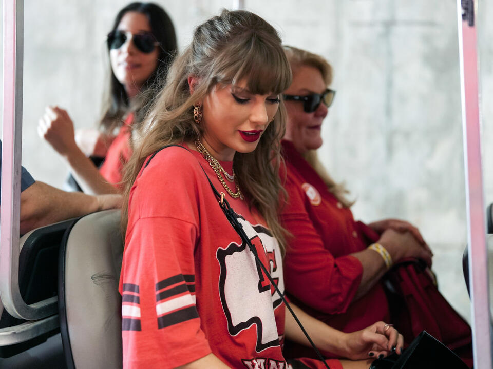 MLB Fans Are Saying the Same Thing About Taylor Swift After Viral Photo