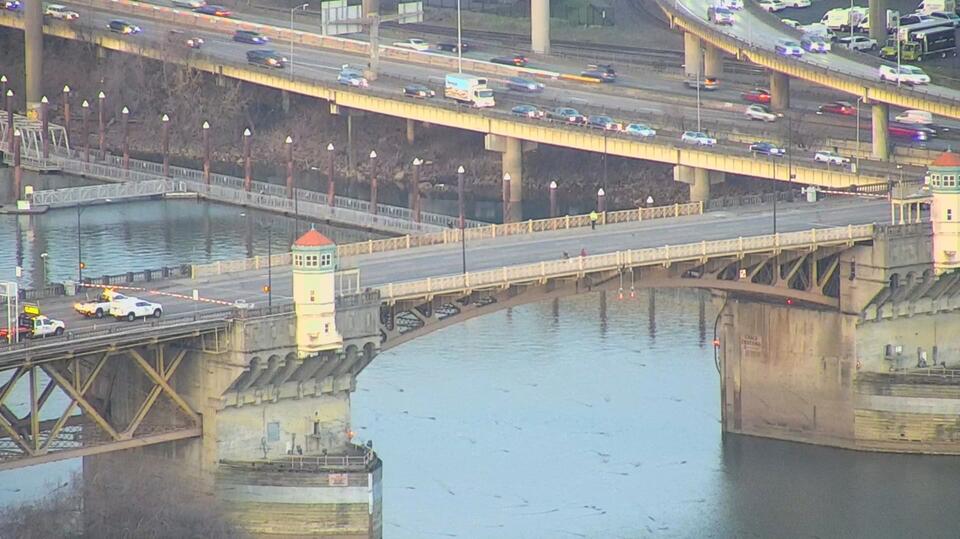 Burnside Bridge opens to traffic after temporary fix; river traffic ...
