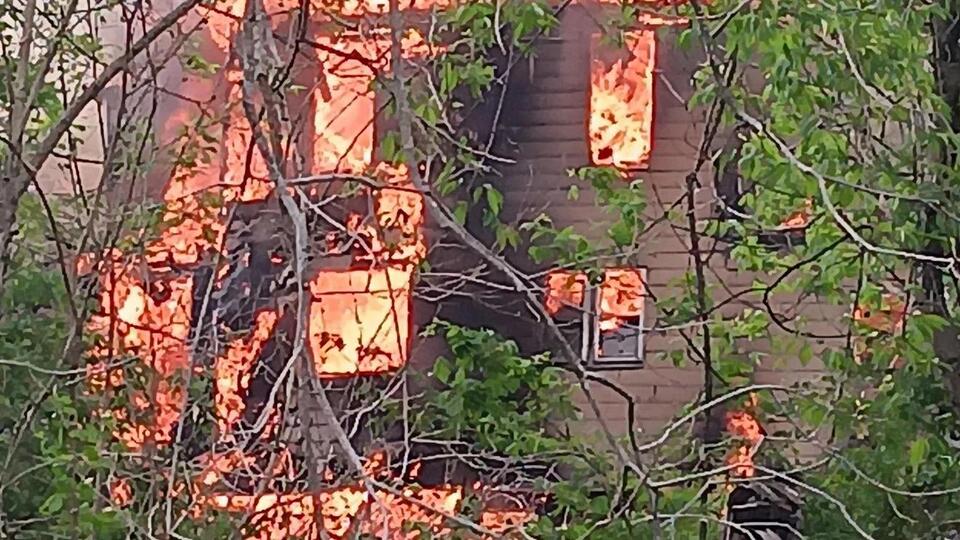Crews battle multiple structure fire in Bellaire - NewsBreak