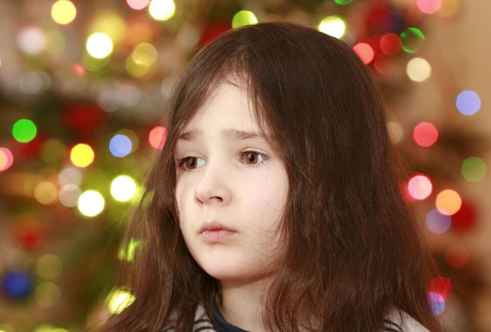 8 Emotional Red Flags in Kids That Show Up During the Holidays - NewsBreak