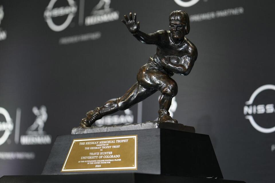 Who Is the Heisman Trophy Modeled After? The Story Behind the Pose ...