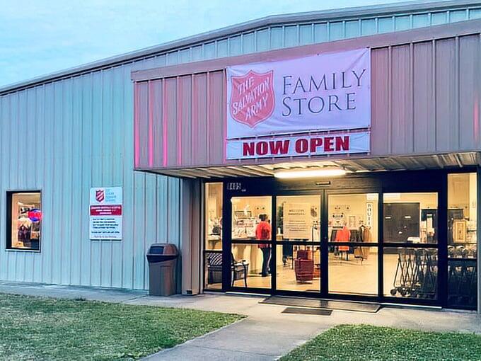 10 Massive Thrift Stores In Mississippi That Treasure Hunters Say Take ...
