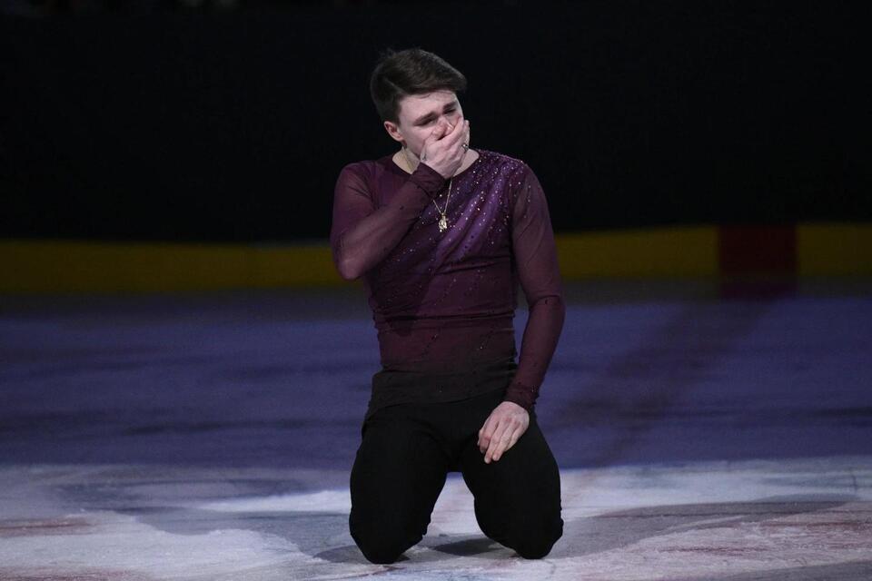 Tears flow at a poignant figure skating event in Washington benefiting ...