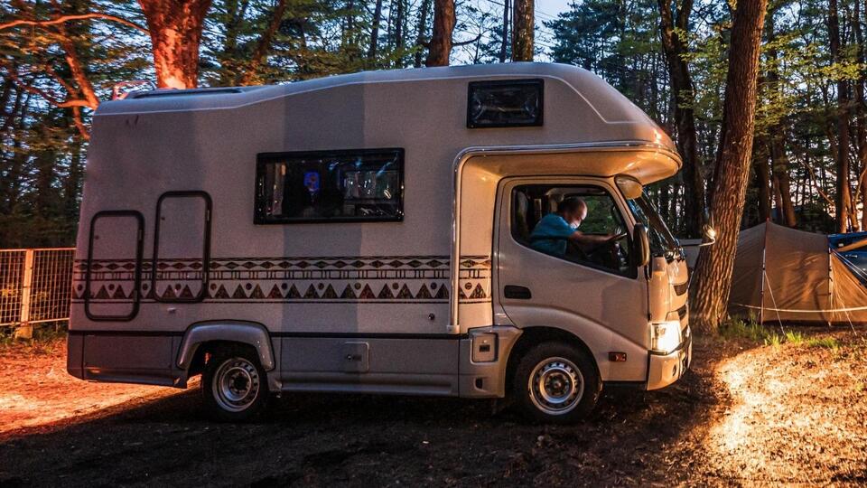 Car campers swear by this simple trick to stay warm on cold winter ...