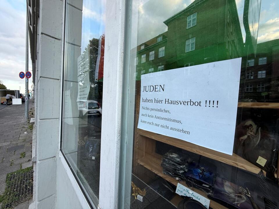 German shop under investigation for 'Jews are not allowed here' sign ...