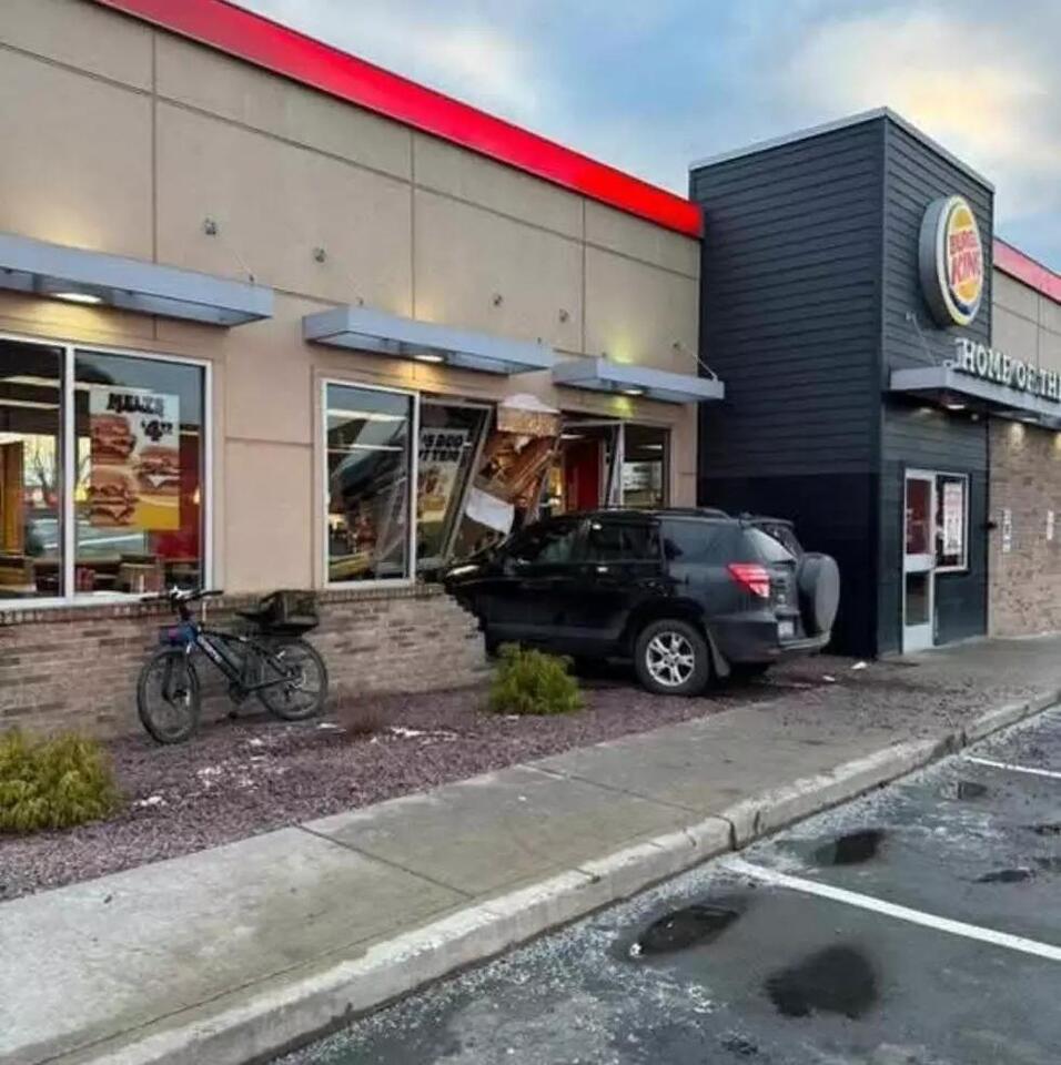 Car Crashes Through Burger King In New York - NewsBreak