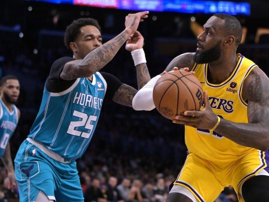 LeBron James (non-COVID illness) questionable vs. Wolves