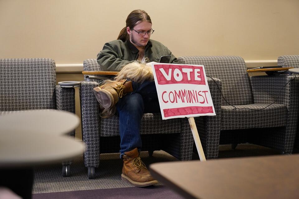 Democrats giving in to far-left extremism - NewsBreak