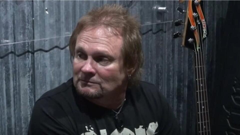 Michael Anthony Breaks Silence On David Lee Roth Feud - NewsBreak