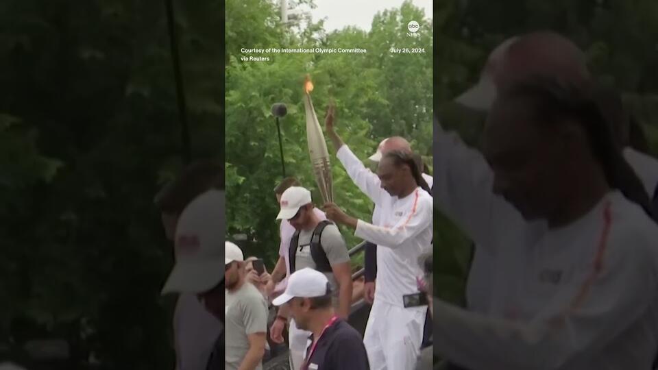WATCH: Snoop Dogg Crip Walks As He carries Olympic Torch In Paris ...