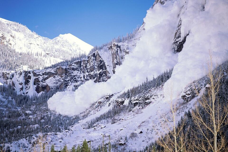 How an Avalanche Safety Class Can Save Your Life - NewsBreak