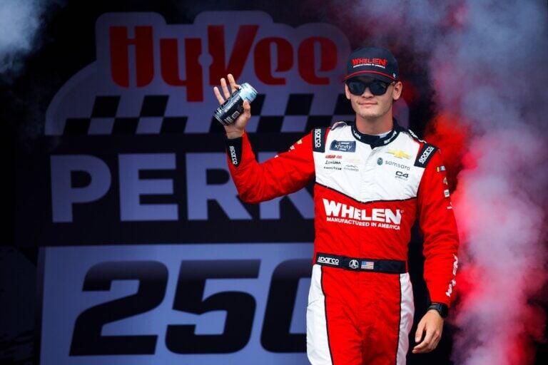 Jesse Love flips across the Chili Bowl Nationals finish line (Video ...