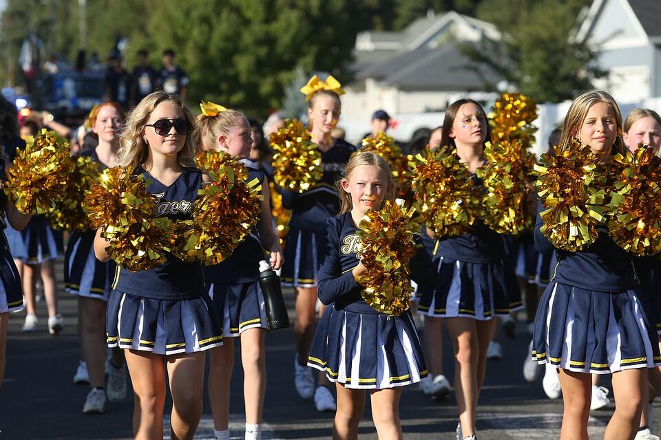 Hundreds turn out for Timberlake High School homecoming parade - NewsBreak