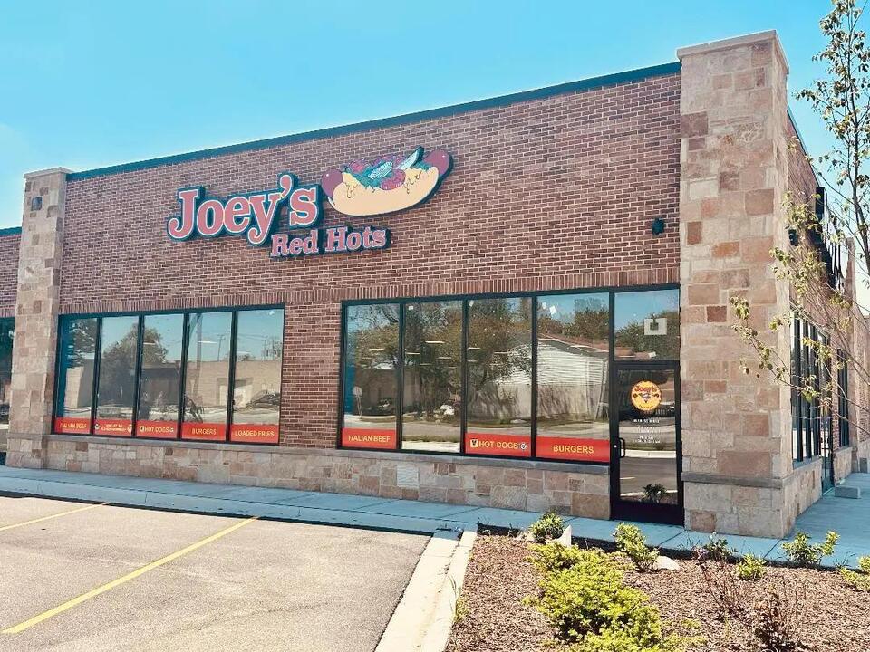 Joey’s Red Hots opens seventh location in Burbank - NewsBreak
