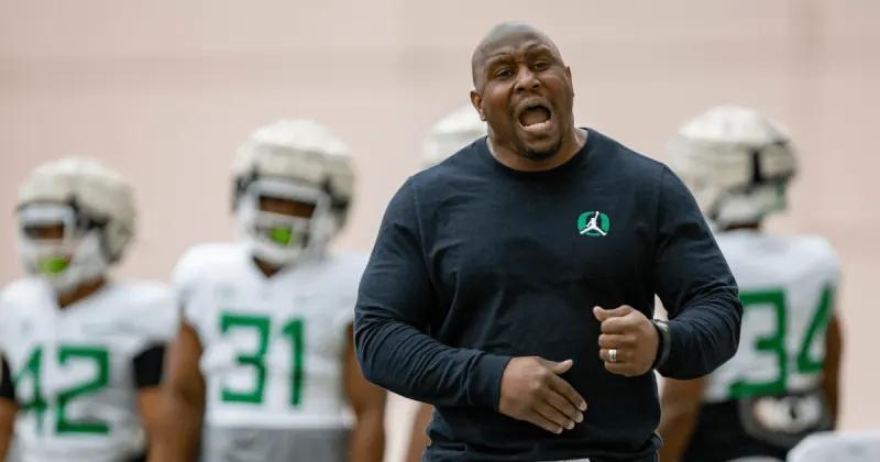 Report: Oregon sues former RBs coach Carlos Locklyn over buyout amount ...