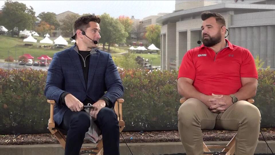 WATCH: Peyton Hillis Blind Ranking the Halloween Candy Hits - NewsBreak