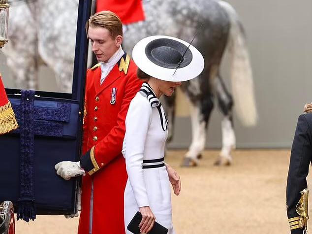Kate's masterclass in turning an old dress into a showstopper! ALICE ...