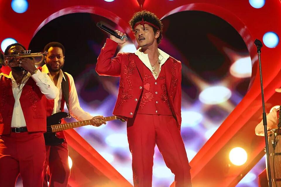 Bruno Mars’ ‘Risk It All’ viral video features vibrant Catholic imagery ...