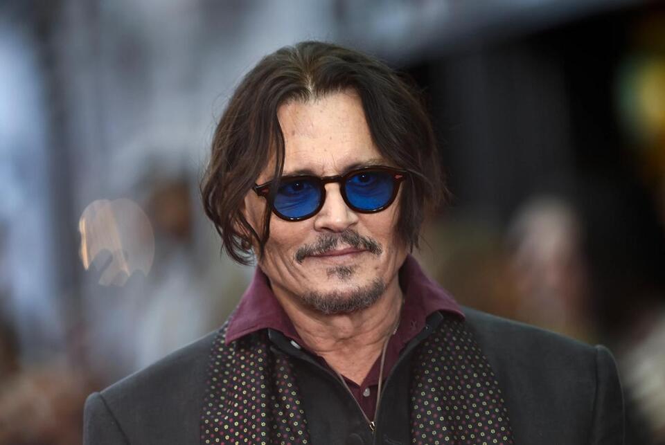 Johnny Depp Earns Huge CinemaCon Applause and Debuts Scrooge ...